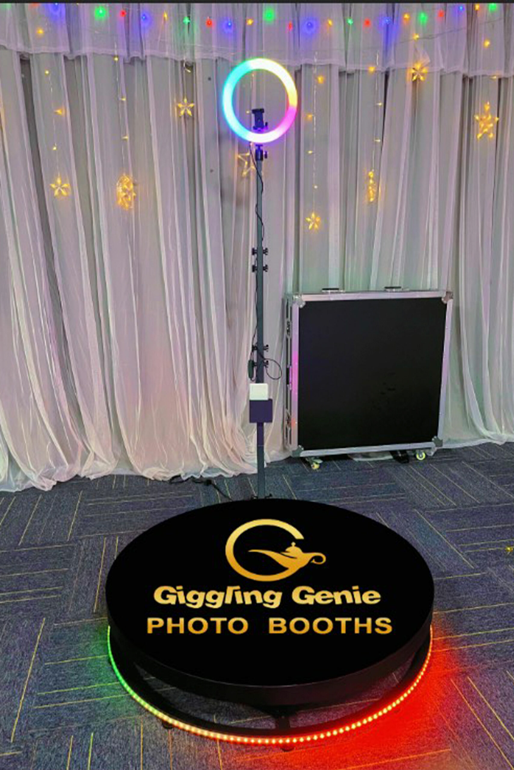Magic Mirror Photo Booth Hire:Giggling Genie Photo Booths